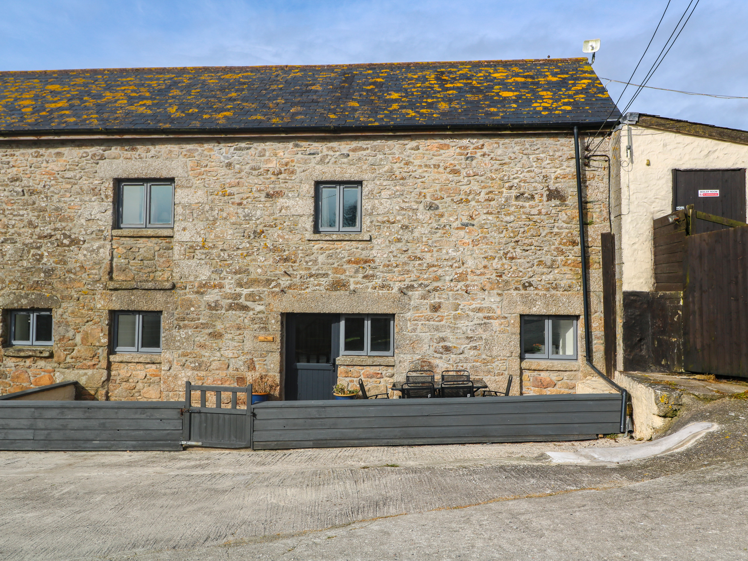 The Grain Store, Praze-an-beeble - Dog Friendly Holiday Cottage in Cornwall