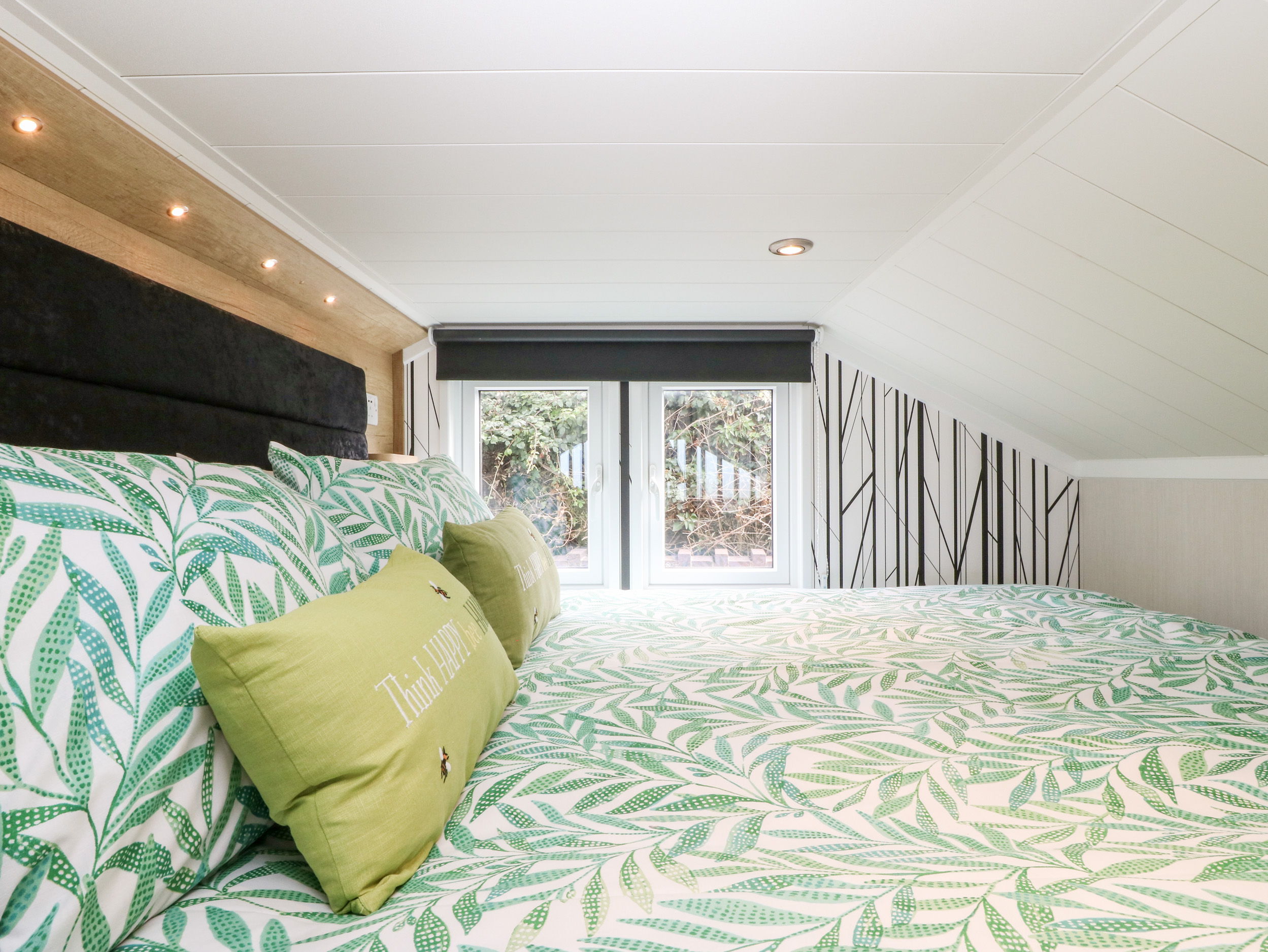 Posh Pod, Cemaes Bay - Dog Friendly Holiday Cottage in Anglesey
